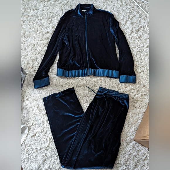 Coldwater Creek | Pants & Jumpsuits | Beautiful Emerald Green Velvet ...